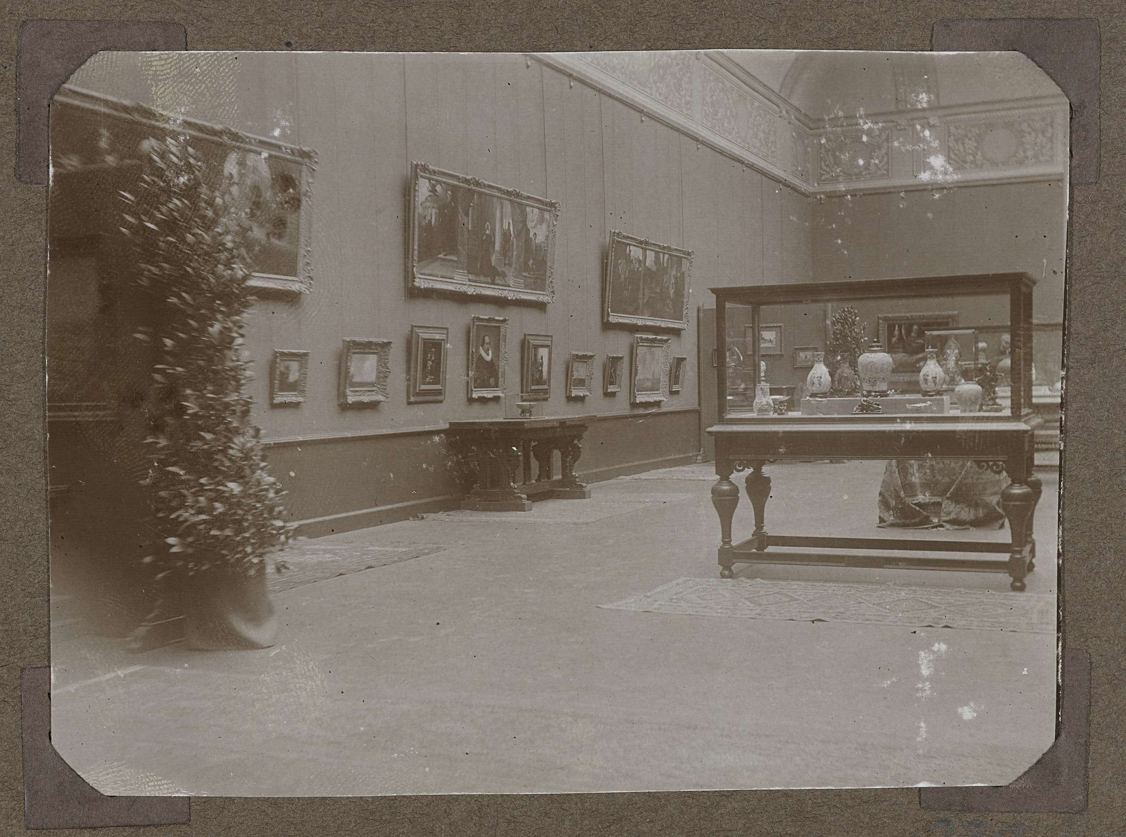 Room 214 with Italian and Oriental art in 1922 | CanvasPrints.com