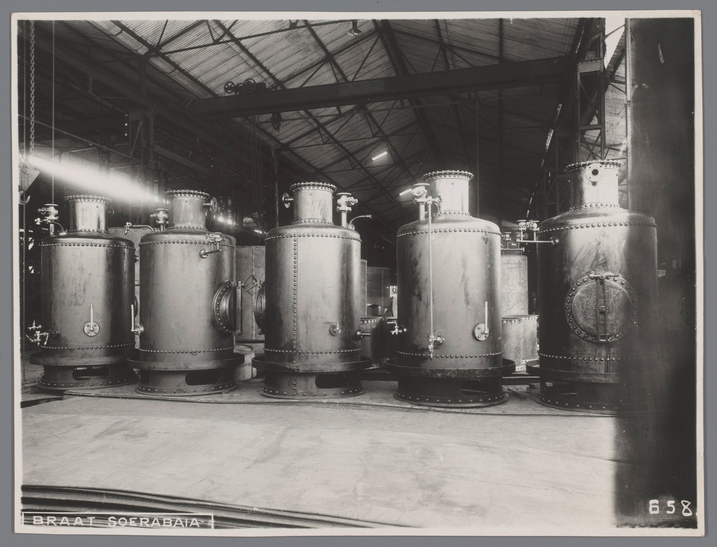Mother's fermentation devices, anonymous, 1920 | CanvasPrints.com